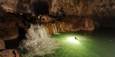 Tu Lan Cave System — Dong Hoi, Vietnam